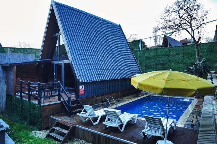 3- Havuzlu Jakuzili 
Tam Korunaklı Bungalow - Kartepe