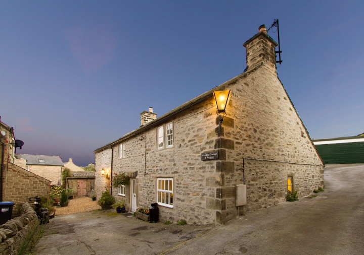 West End Cottage And Shippon, Eyam,peak District . - Castleton