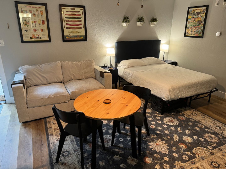 Modern Studio Guesthouse, Close To Iah! - Houston, TX