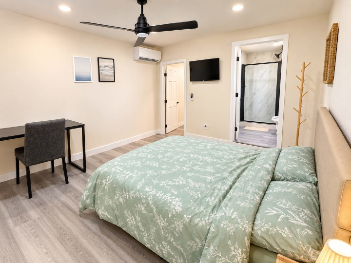 Private Quiet Unit With Own Entrance Kitchen&bath - Whittier, CA
