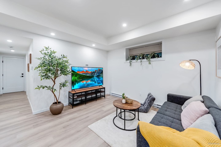 Bright Stylish Basement Suite Near Event Center - Langley