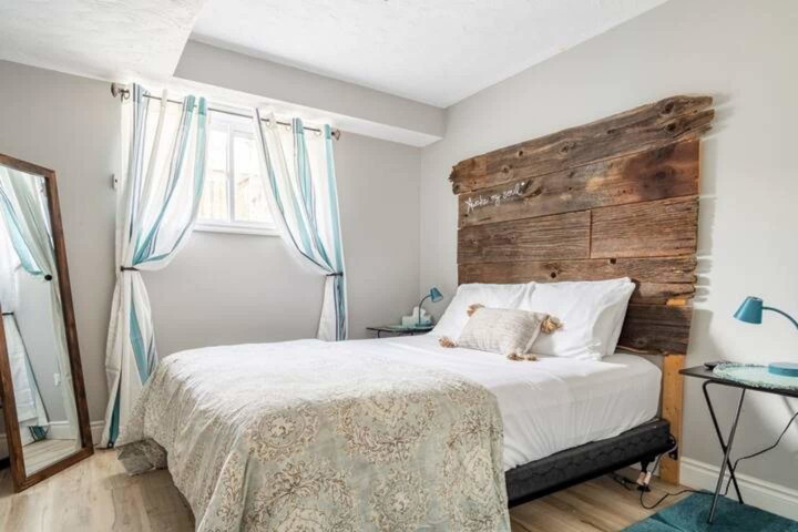 Rustic King Suite Near Niagara Wineries & Trails - St. Catharines