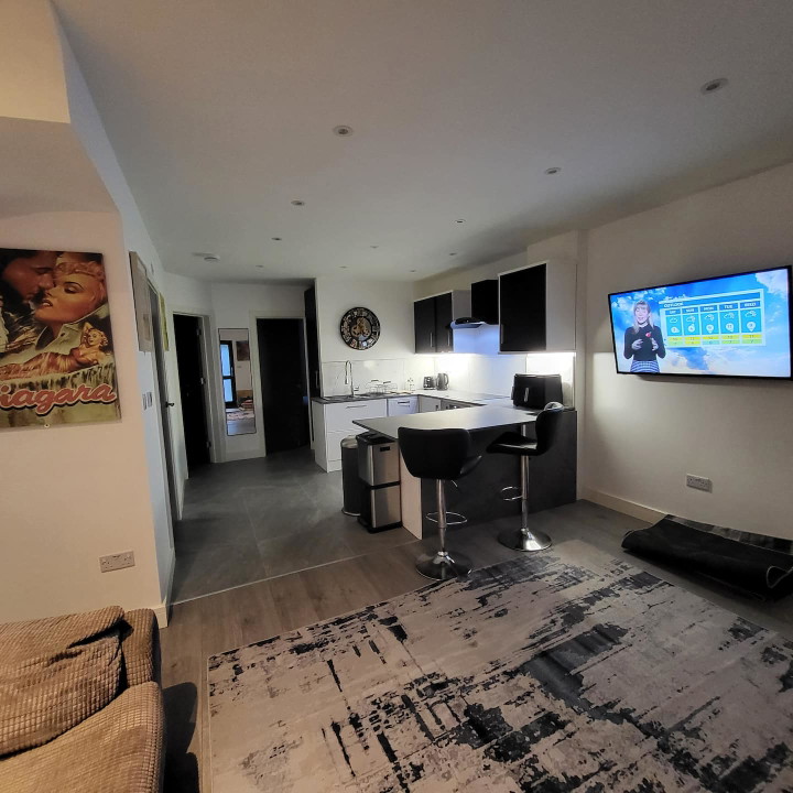 Recently Refurbished 2 Bed Disable Friendly Flat. - Staines-upon-Thames