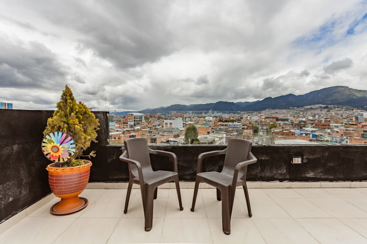 Hermoso Apartamento  Con Vista Al Centro De La Ciudad Acceso Jackuzie Y Terraza Cálida Llena De Plantas,  Mirador 360 Grados - Bogota