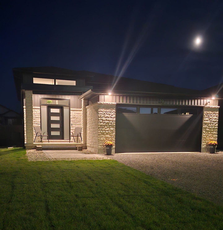 Limestone Villa Luxury Retreat - Belleville, Ontàrio, Canadà
