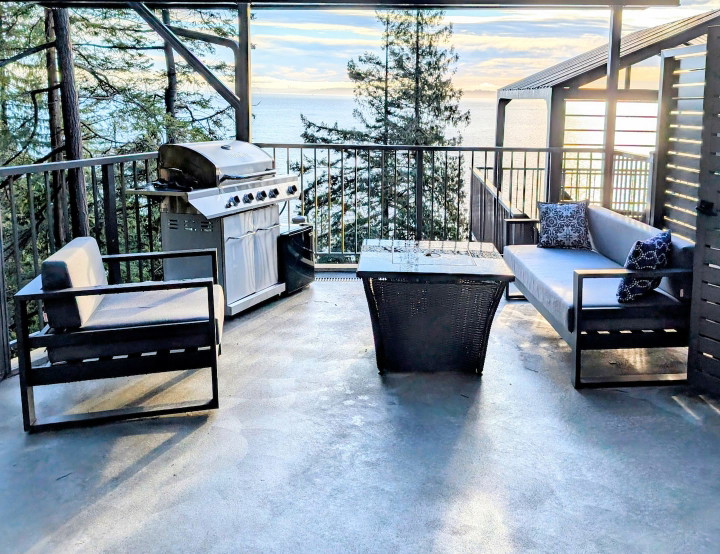 The Cabanas On Bowen 2 Ocean Front - Bowen Island