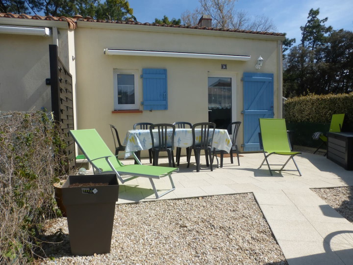 Petit Pavillon Avec Piscine Et Vélos - Vendée