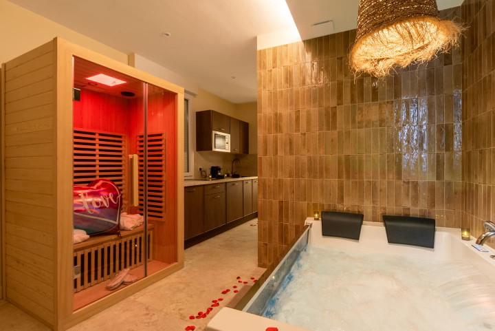 Bali ÉVasion | Jacuzzi & Sauna Privatif à Nice - Nice