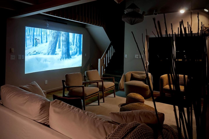 Woodland Chalet I Hot Tub I Theater I Fenced Yard - East Stroudsburg, PA