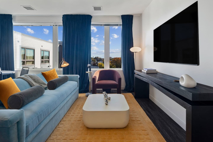 Brand New Luxury Retreat W/ Pool & Fitness Center - Cambridge, MA