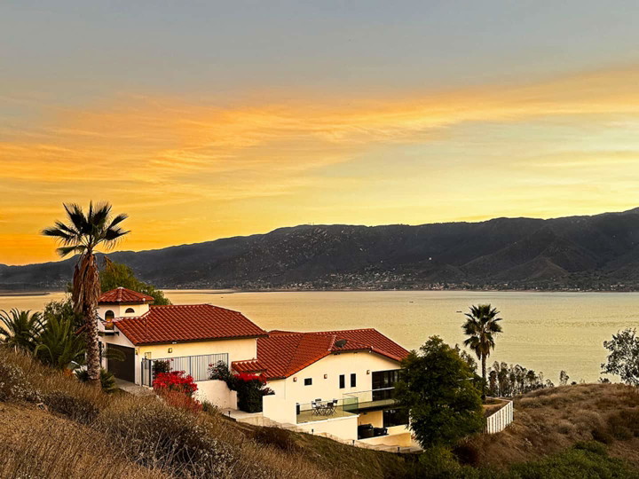 Bientôt - Lake Elsinore, CA