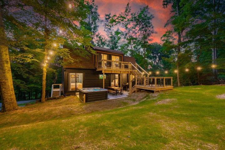 Cozy Hollow Cabin | Hot Tub, Pond & Forest Soul - Brown County, IN