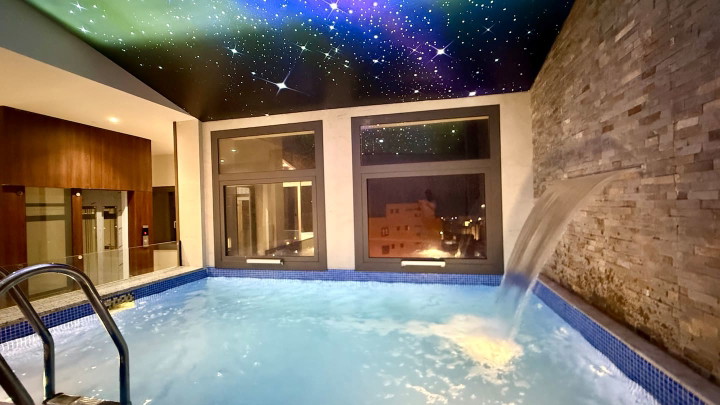 Villa De 5 éTages Avec Piscine « Logement Privé » - Jijel