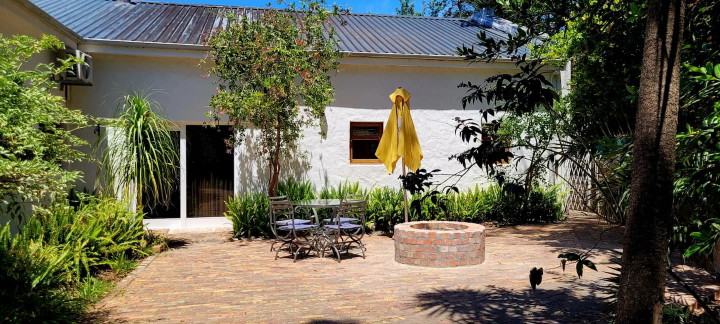 Secluded Apartment With A Large Patio. - Somerset West