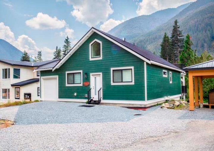 New Home Close To Manning Park - Sunshine Valley, BC