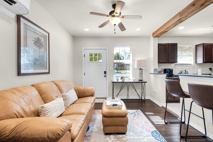 Cozy Bayou Bungalow - Just Steps From The Water - Florida