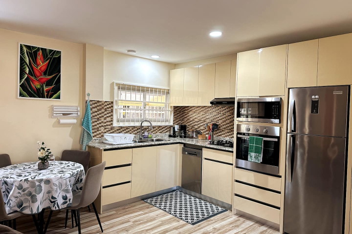 Safe/quiet Bungalow - Short Walk To Entertainment - Paramaribo