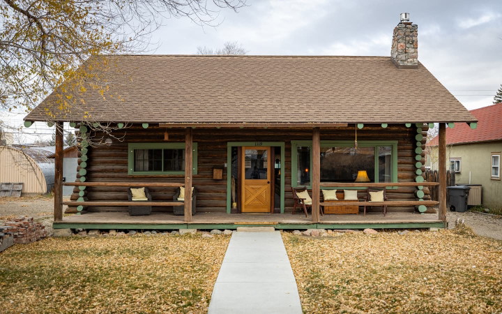 Scout's Rest - Beautiful Cozy Log Cabin, Sleeps 8! - Cody, WY