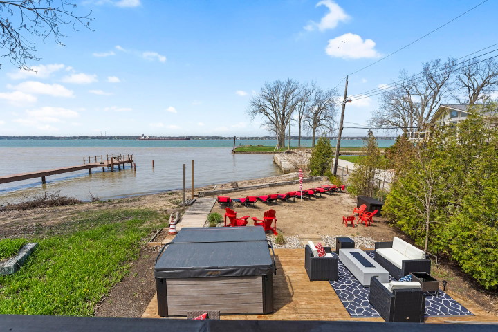 Year Round Hot Tub, The Beach House - Amherstburg