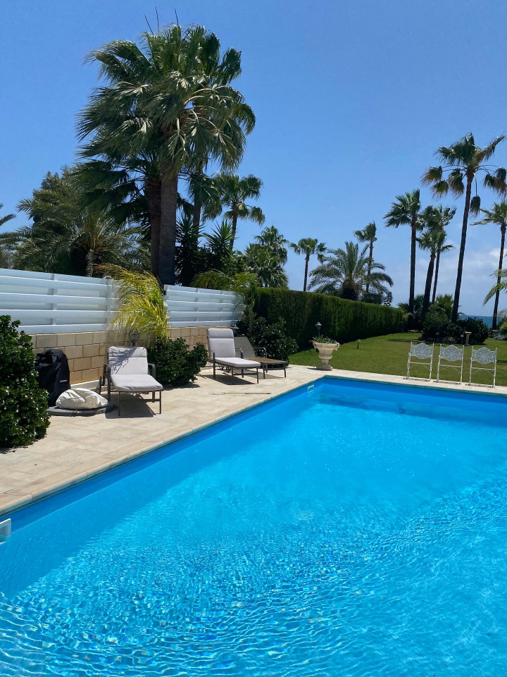 Villa On The First Line - Larnaca