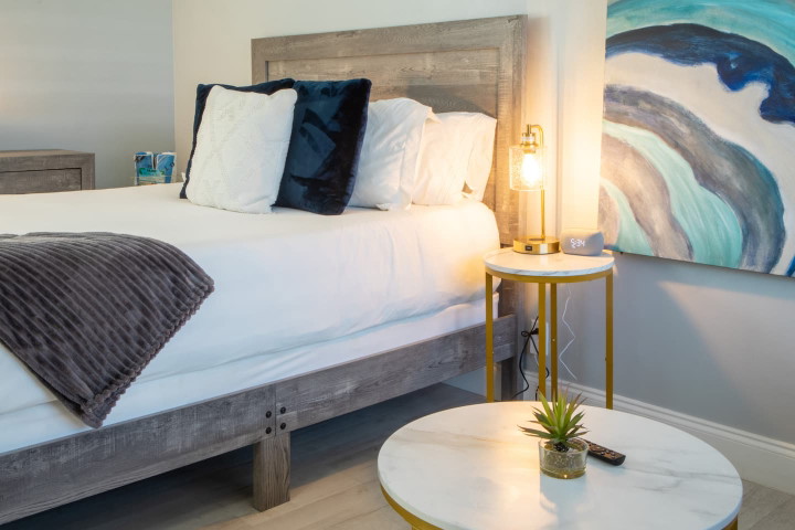 Beach-walk Queen Suite W/kitchenette Oceano Suites - Daytona Beach, FL