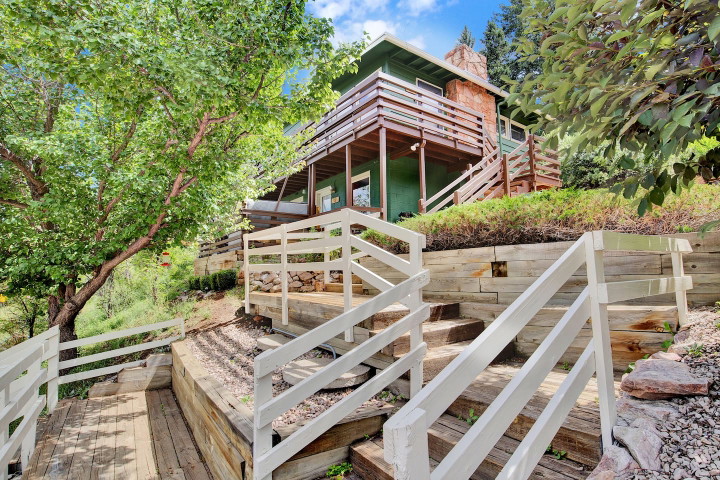 Buffalo Cabin Two-story Retreat With Hot Tub - Woodland Park, CO