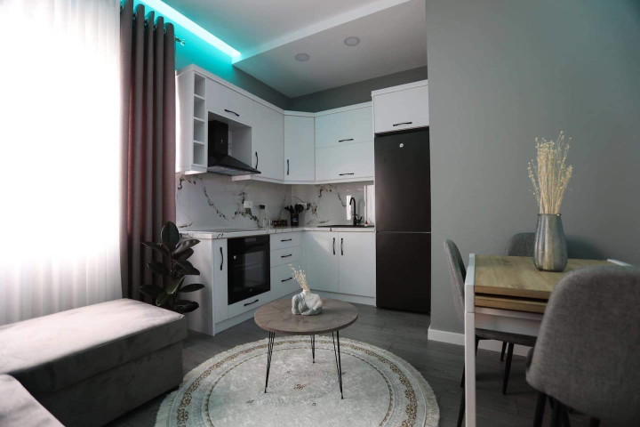 Appartement Rénové Situé Au Centre - Korçë