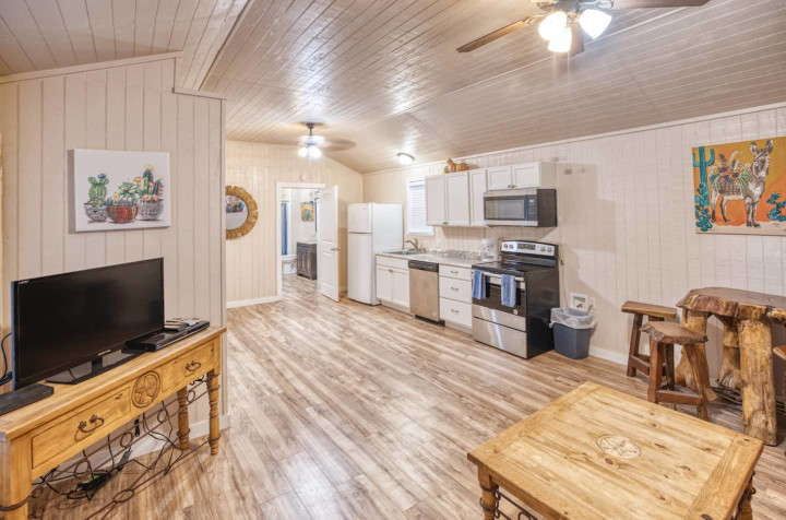 The Hideaway - Leakey, TX