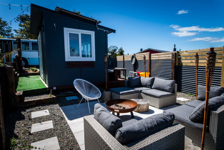Off-grid Tiny House Sanctuary By The Sea - Ōtaki Beach