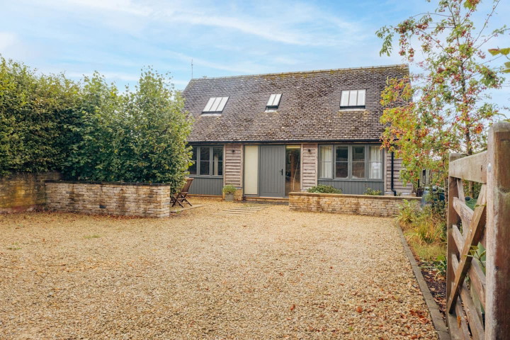 Three Bedroom Cotswold Holiday Cottage - Steeple View - Moreton-in-Marsh