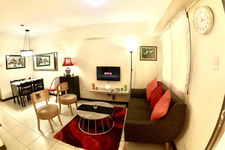 Levina Place Oriental 2 Br Unit W/ Balcony - Angono