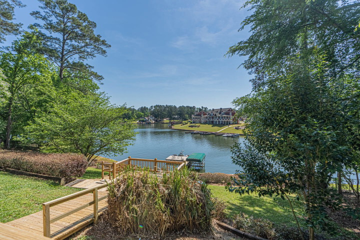 Spacious Lakefront Home. Super Location! Deep H2o. - Milledgeville, GA