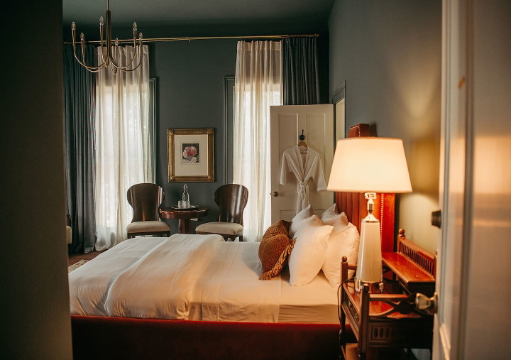 Queen Room Downtown At Crystal River Inn - San Marcos, TX