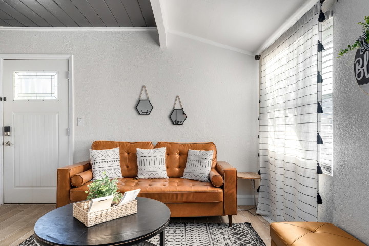 Modern/mins To Beach/walk To Dwtn/free Parking - Dunedin, FL