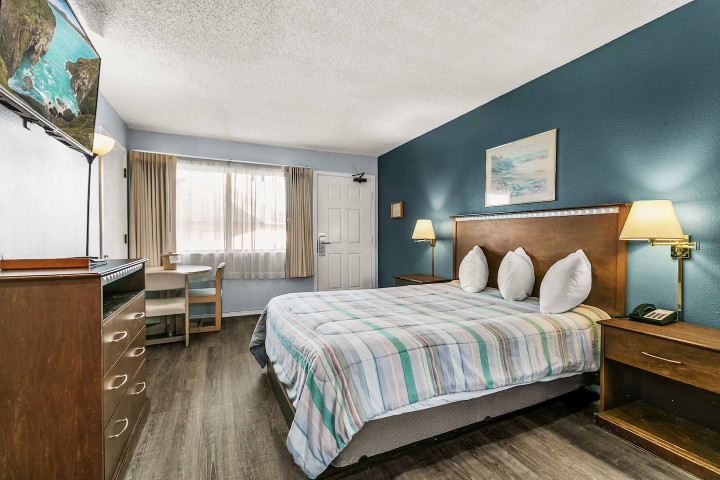 Pet-friendly Ground Floor Studio With Kitchenette - Ocean Shores, WA