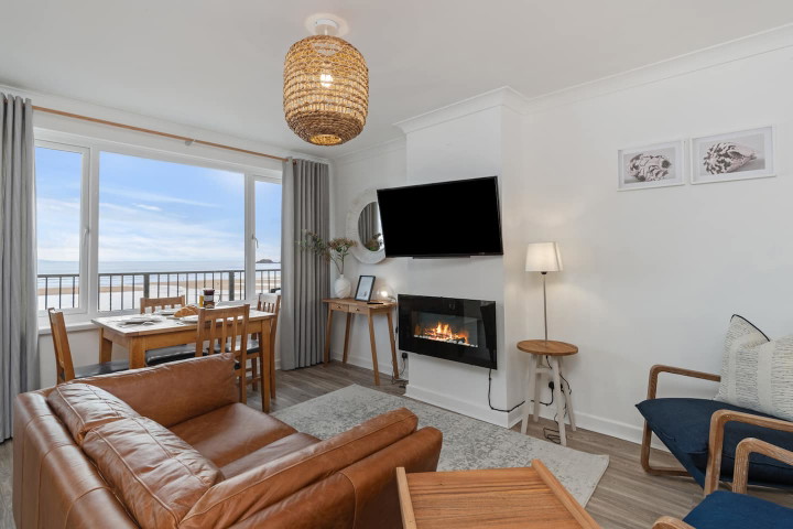 Sea Urchins Apartment - Sea Front With Views - Wales