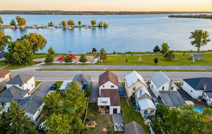 Waterfront Pec Gateway: Bbq|firepit - Napanee