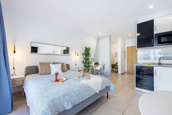 Behappy Super Modern W/work Desk & Walk In-closet - Praia da Rocha