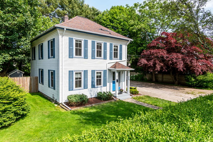Charming 5 Bedroom Home In Downtown Wakefield - Narragansett, RI