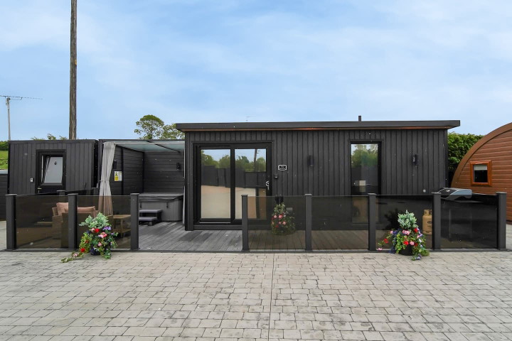 The Hutch - Glenpark Glamping - Omagh