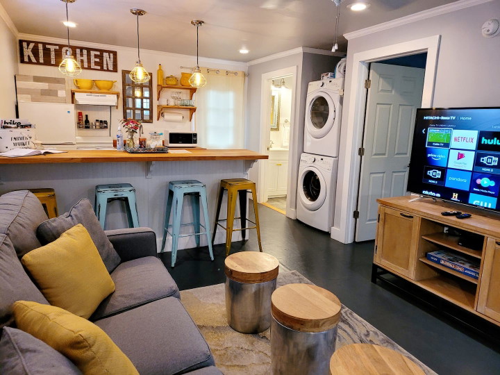2nd Street Retreat - Garden Hideaway In Downtown - Bentonville, AR