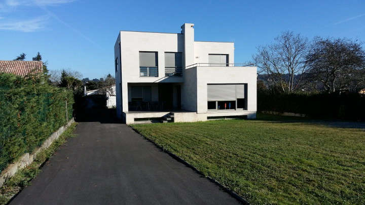 Chalet Nuevo Con Finca Independiente En Gijón. - Gijón
