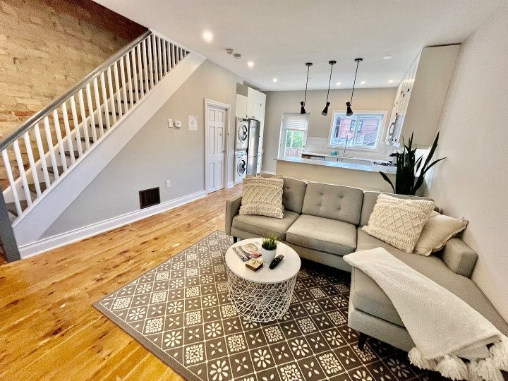Modern Rustic Laneway Entire Home W/patio - Osgoode Hall