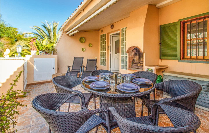 2 Bedroom Amazing Home In Orihuela - Villamartín
