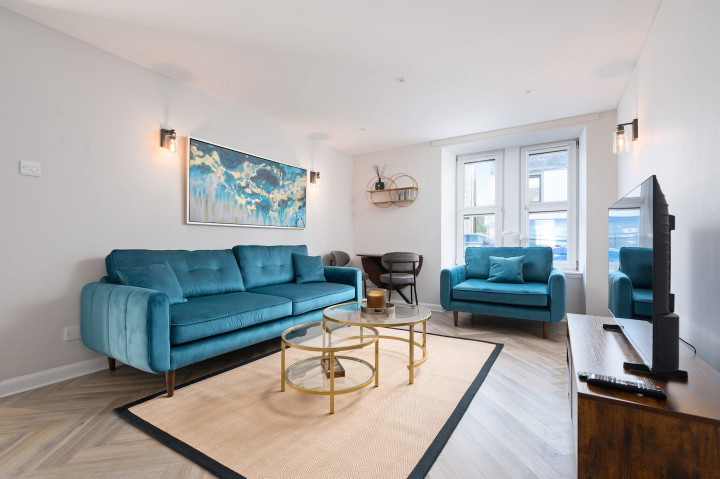 Boutique Home With Private Courtyard - Gleneagles