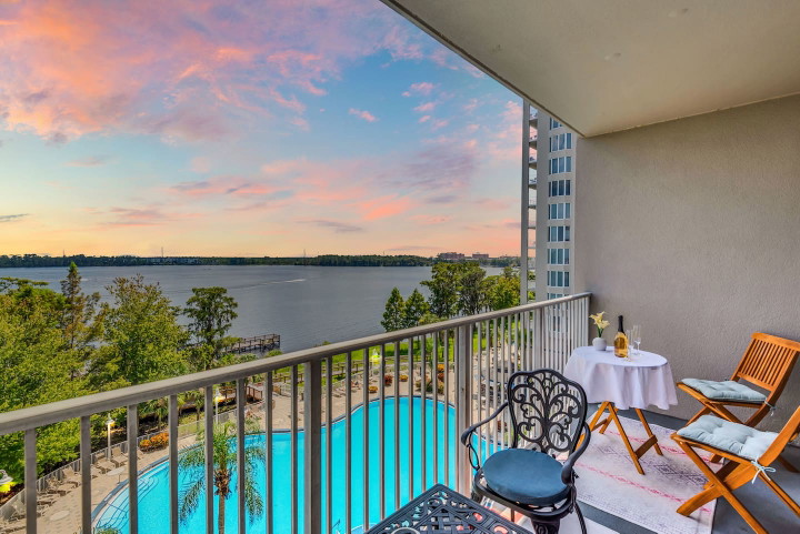 Waterfront Resort Condo Near Disney & Universal - Lake Buena Vista, FL