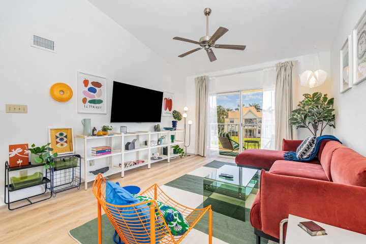 Bright King Bed Escape  Pondview  0.5mi To Beach - Melbourne Beach, FL