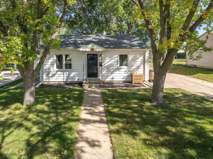 Cottage On Lowell  Fenced Yard  Garage  Central - Sioux Falls, SD