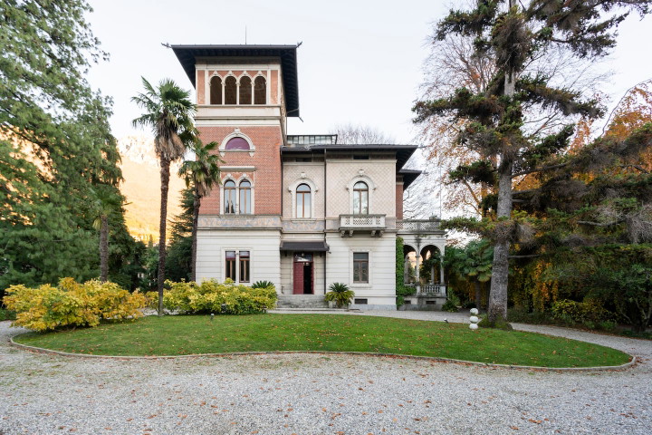 Dive Into The Private Pool Of An Art Nouveau Villa - Lecco