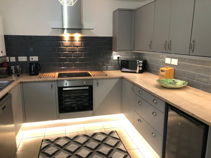 Modern 3-bed Home | Free Parking | Cwmbrân - Newport
